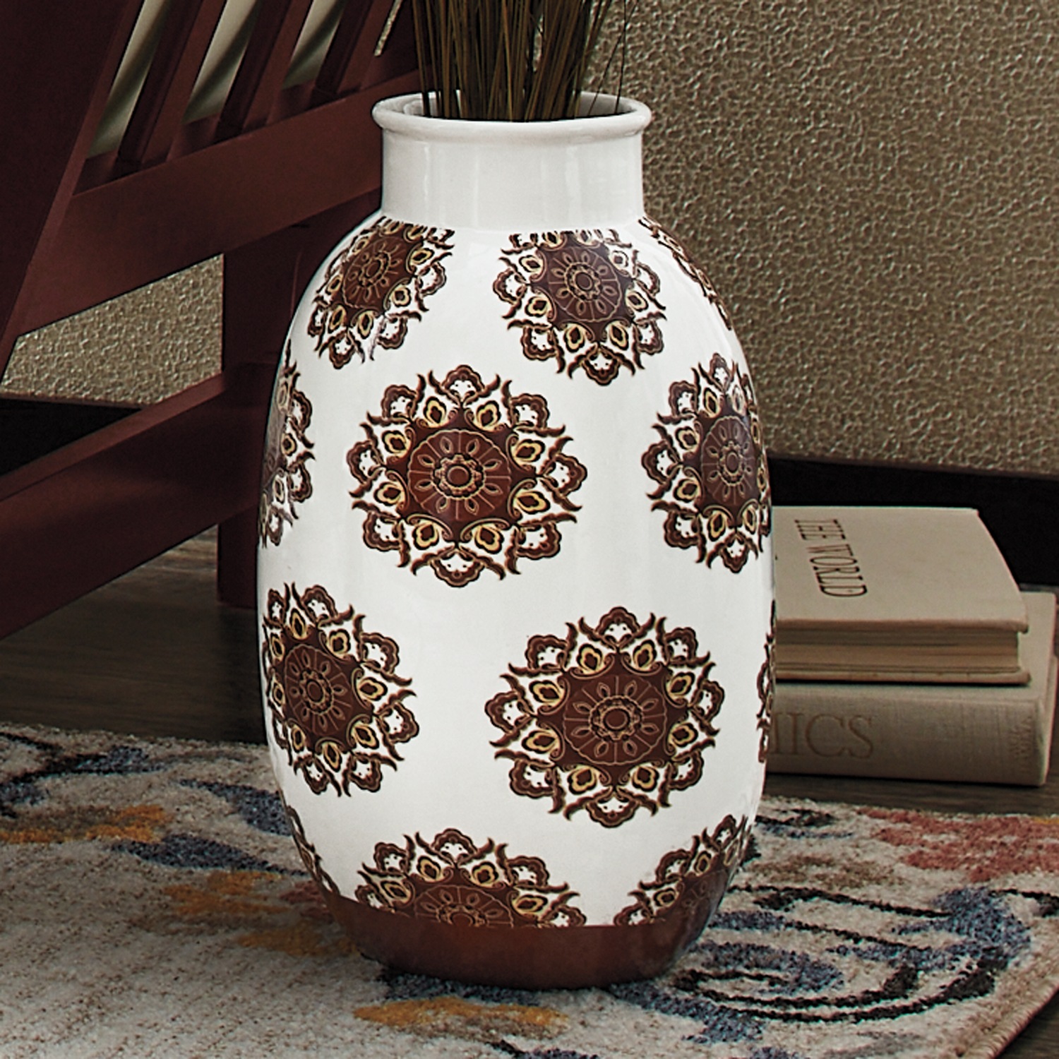 Medallion Embellished Vase | ASHRO